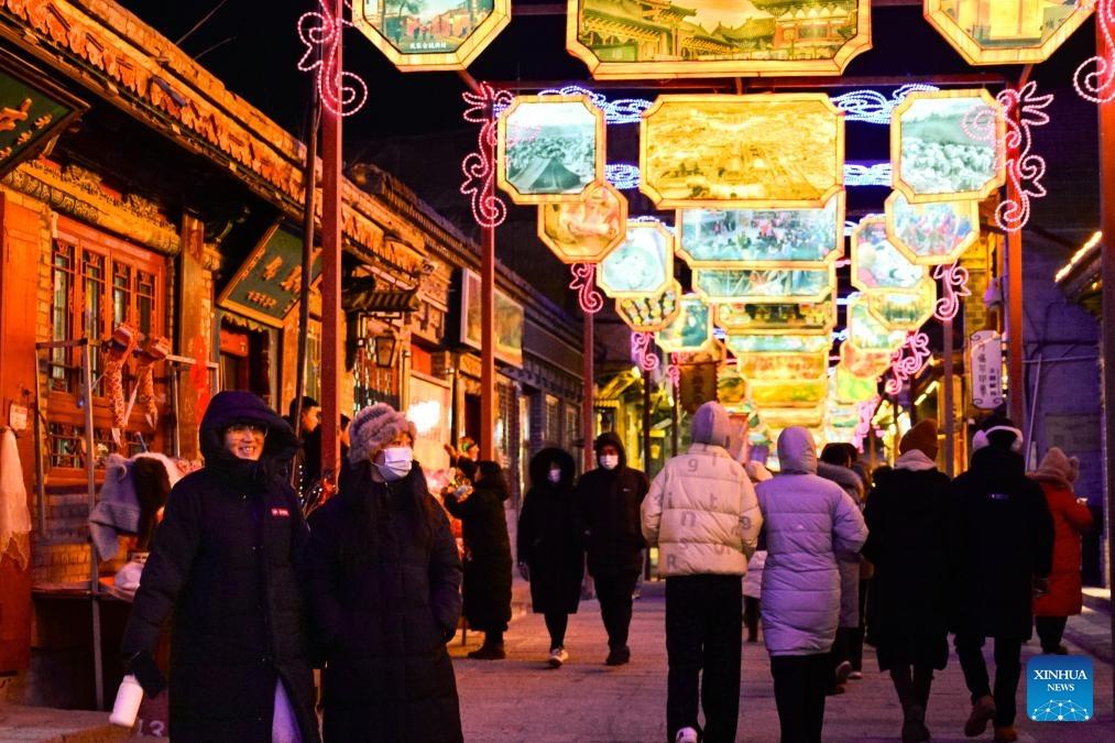 People enjoy new year holiday across China - China Tibetannnet